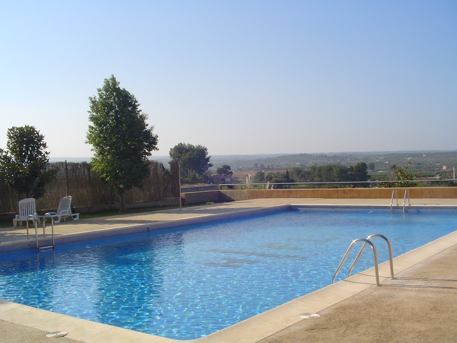 PISCINAS Y PARQUES ACUÁTICOS
